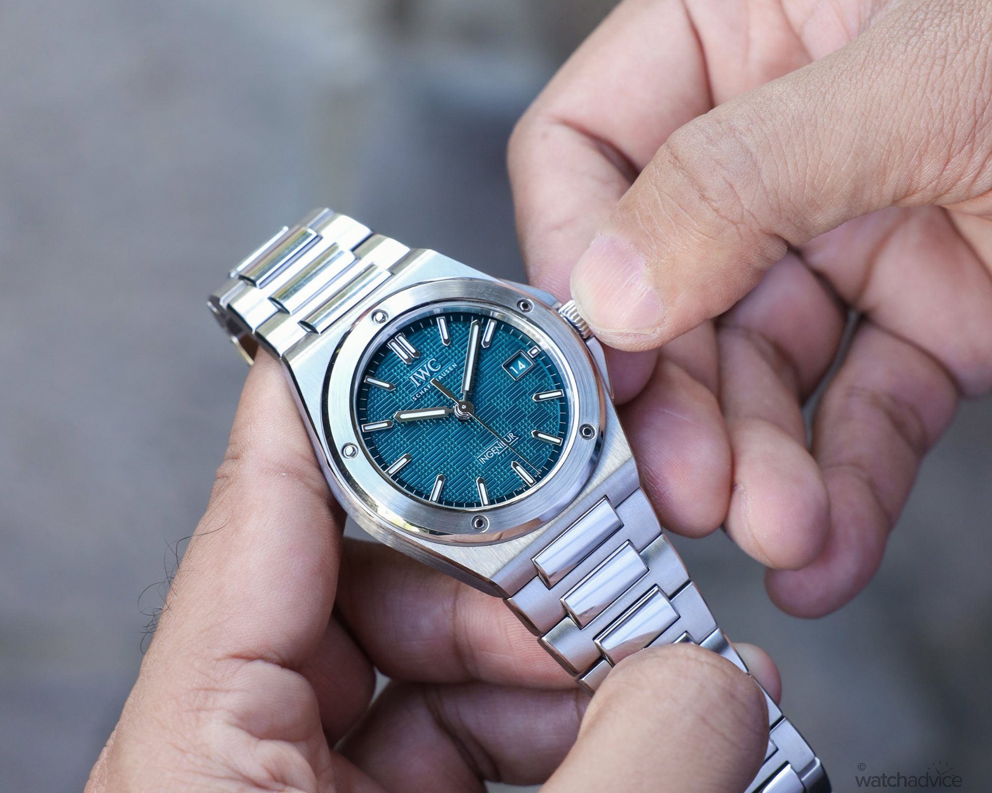 REVIEW: Hands On With The Beautiful IWC Ingenieur - Watch Advice