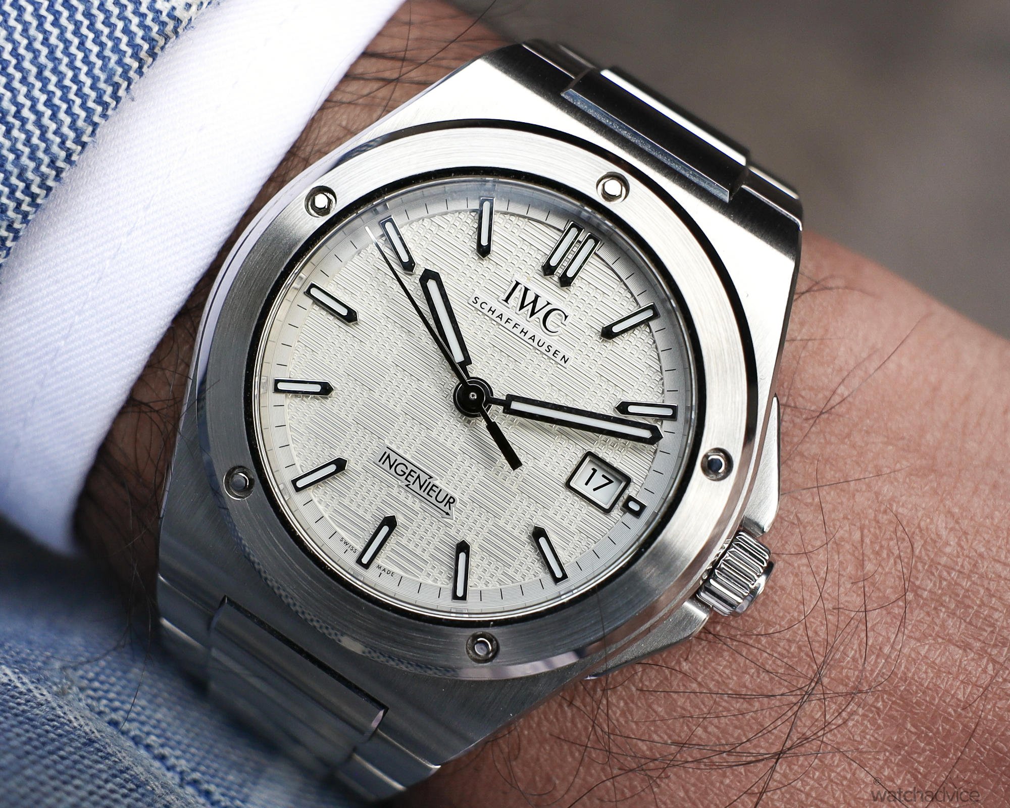 REVIEW: Hands On With The Beautiful IWC Ingenieur - Watch Advice