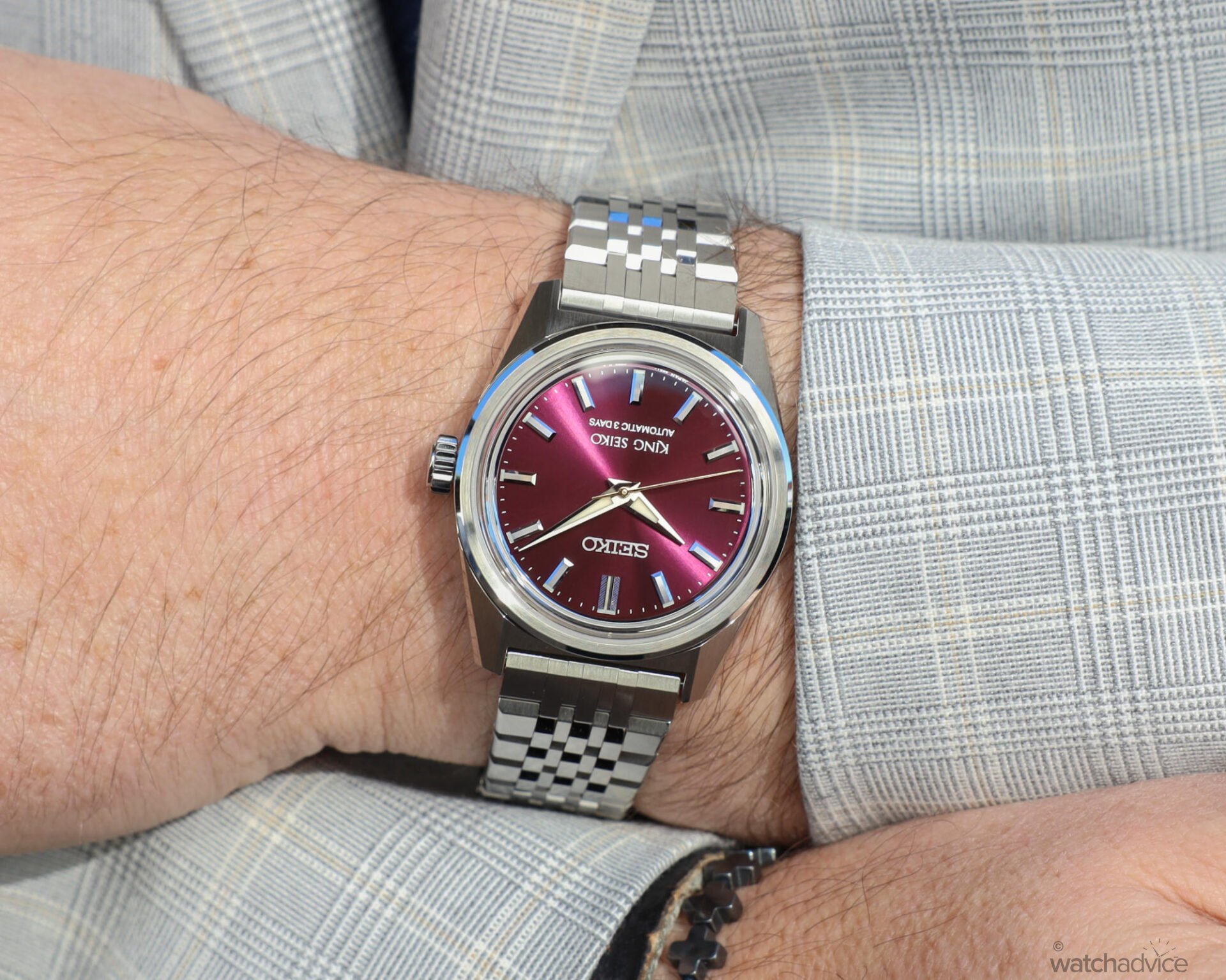 REVIEW: Hands On With The King Seiko KSK Burgundy - SPB461 - Watch Advice