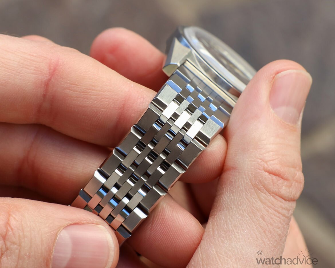 REVIEW: Hands On With The King Seiko KSK Burgundy - SPB461 - Watch Advice