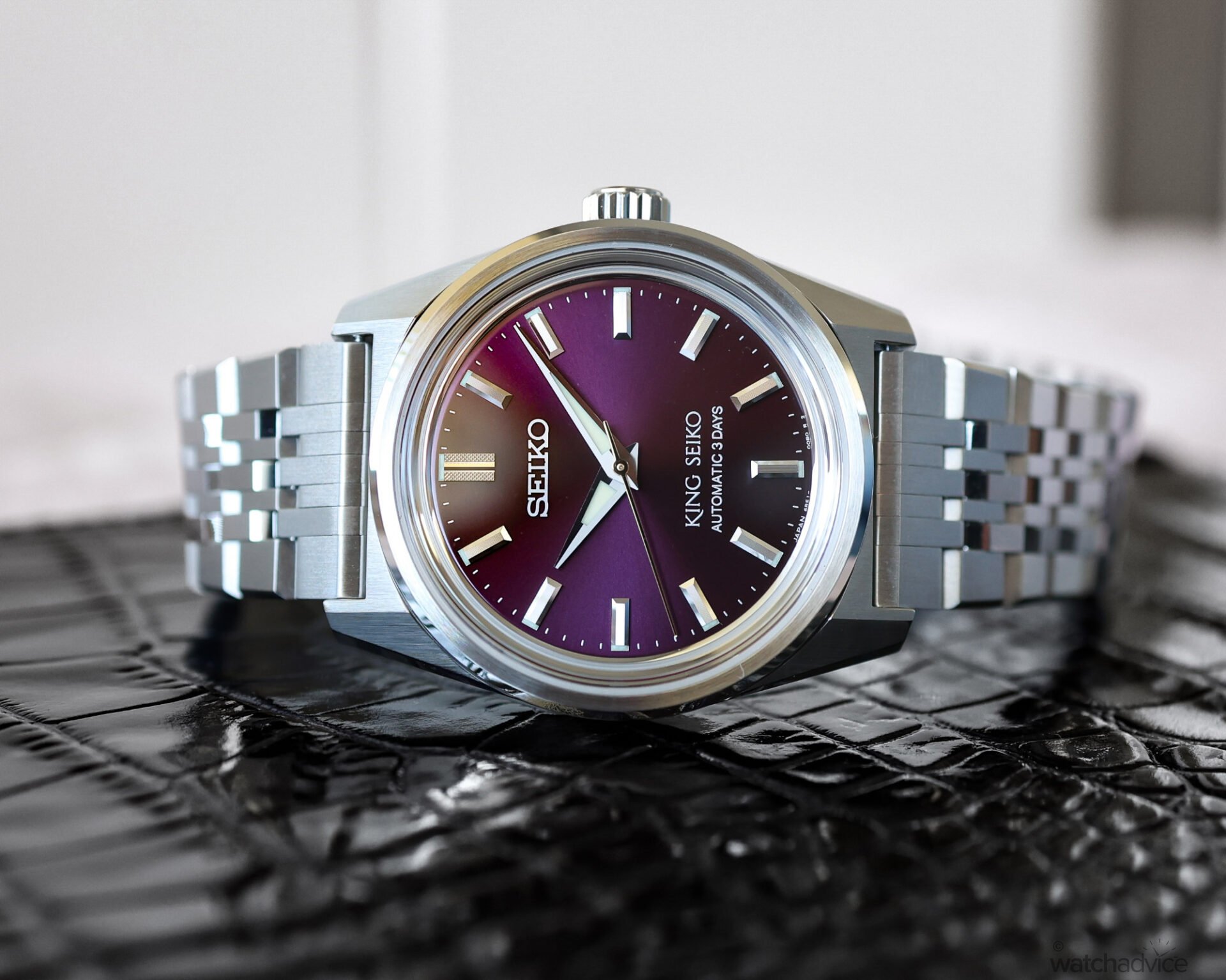 REVIEW: Hands On With The King Seiko KSK Burgundy - SPB461 - Watch Advice