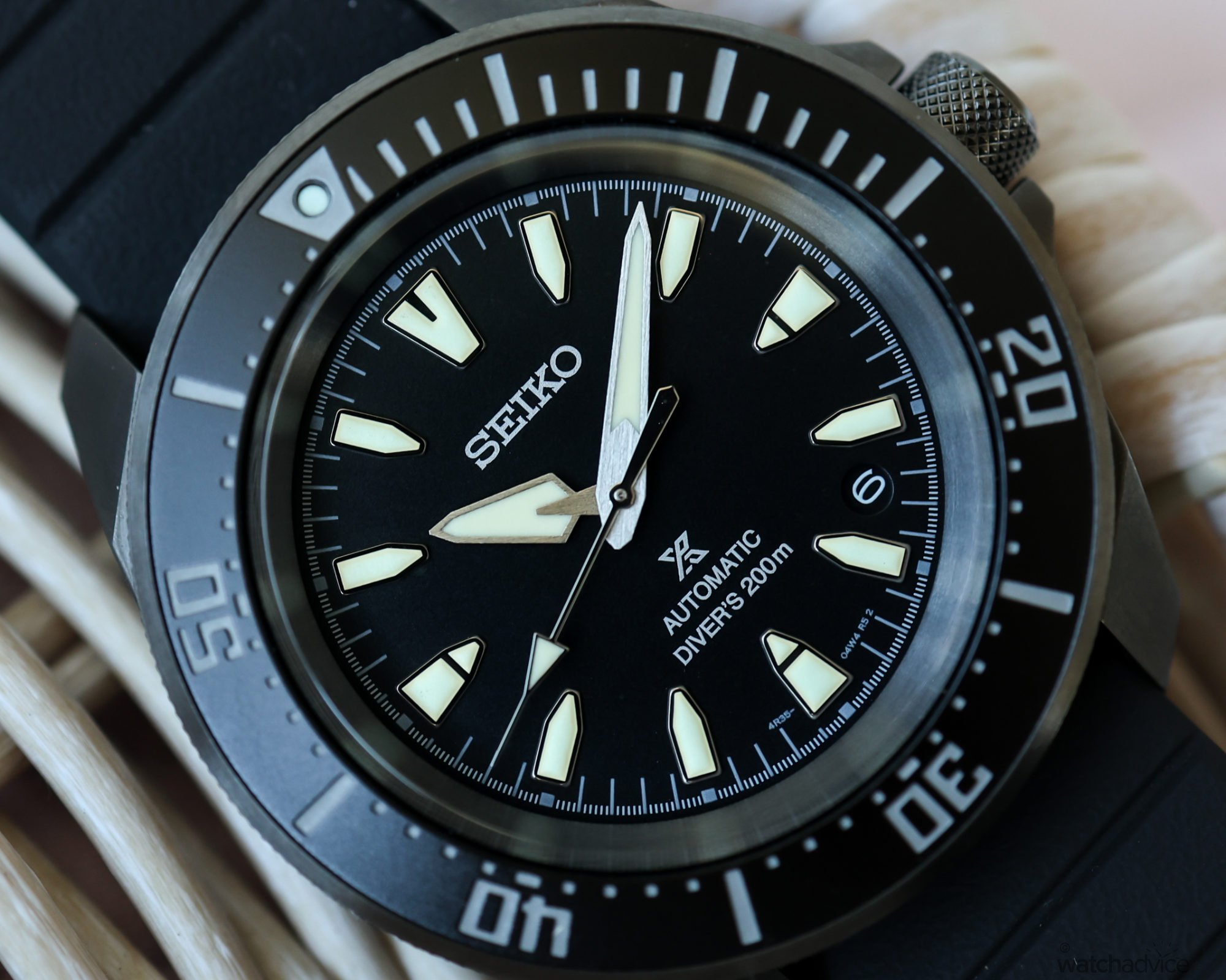 REVIEW: Hands-On With Seiko's Prospex 4R Diver Black "Shog-Urai ...
