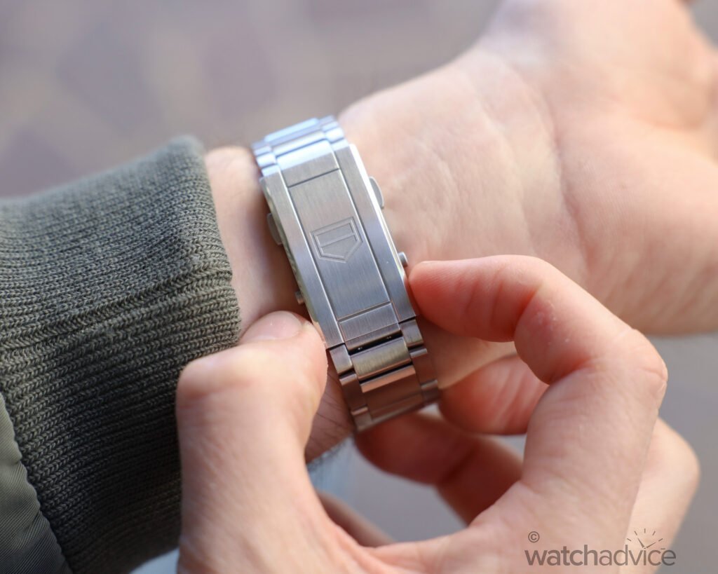 REVIEW: Hands On With The TAG Heuer Aquaracer Professional 300 GMT ...