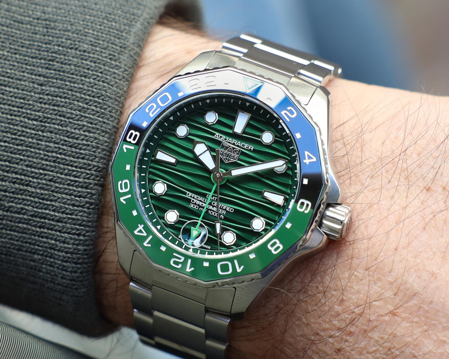 REVIEW: Hands On With The TAG Heuer Aquaracer Professional 300 GMT ...