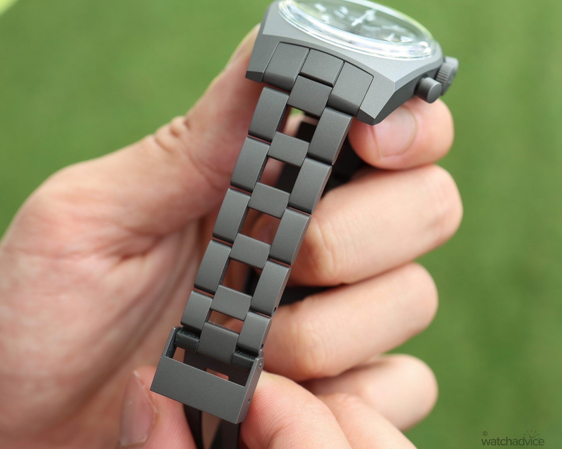 REVIEW: Hands-On With The Zenith Chronomaster Revival Shadow - Watch Advice