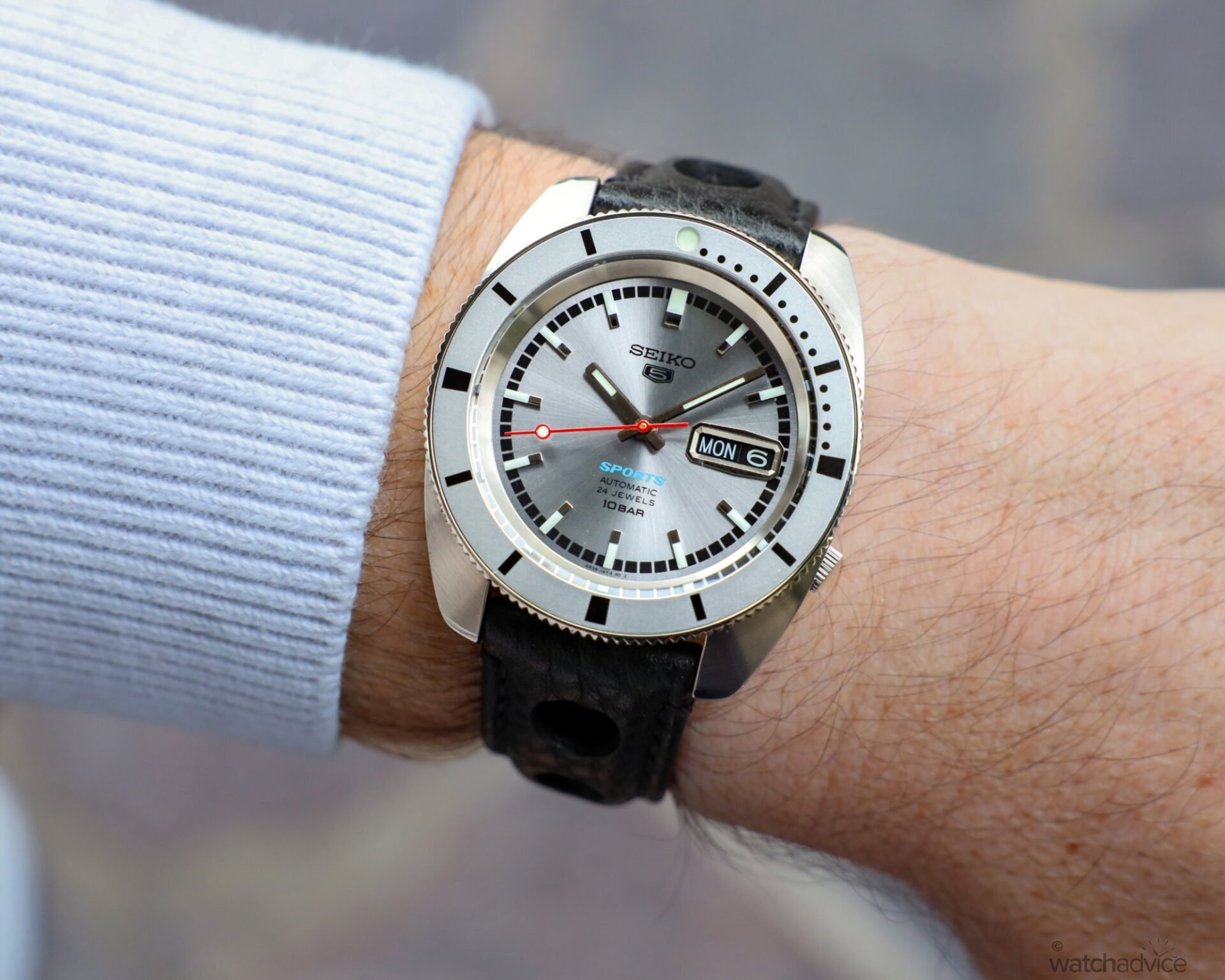 REVIEW: Hands On With The Seiko 5 Sports 1968 Heritage Design Re ...